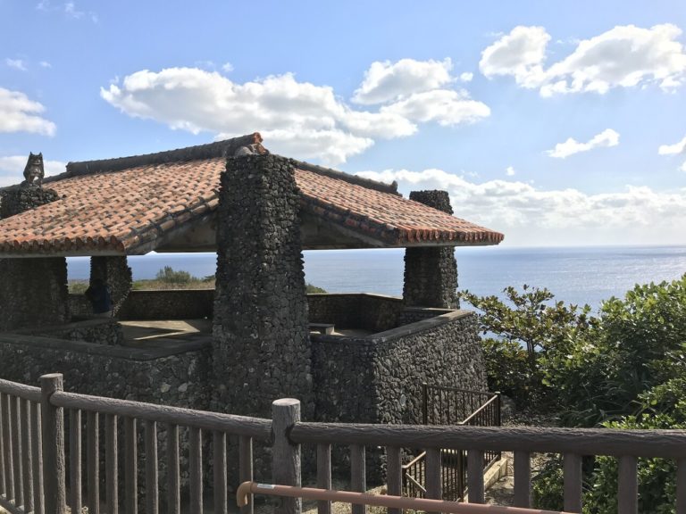 摩文仁の丘- 沖縄本島（糸満・ひめゆりエリア）の観光スポット | 沖縄トリップ | 現地ガイド厳選アクティビティ・ツアー予約はこちら